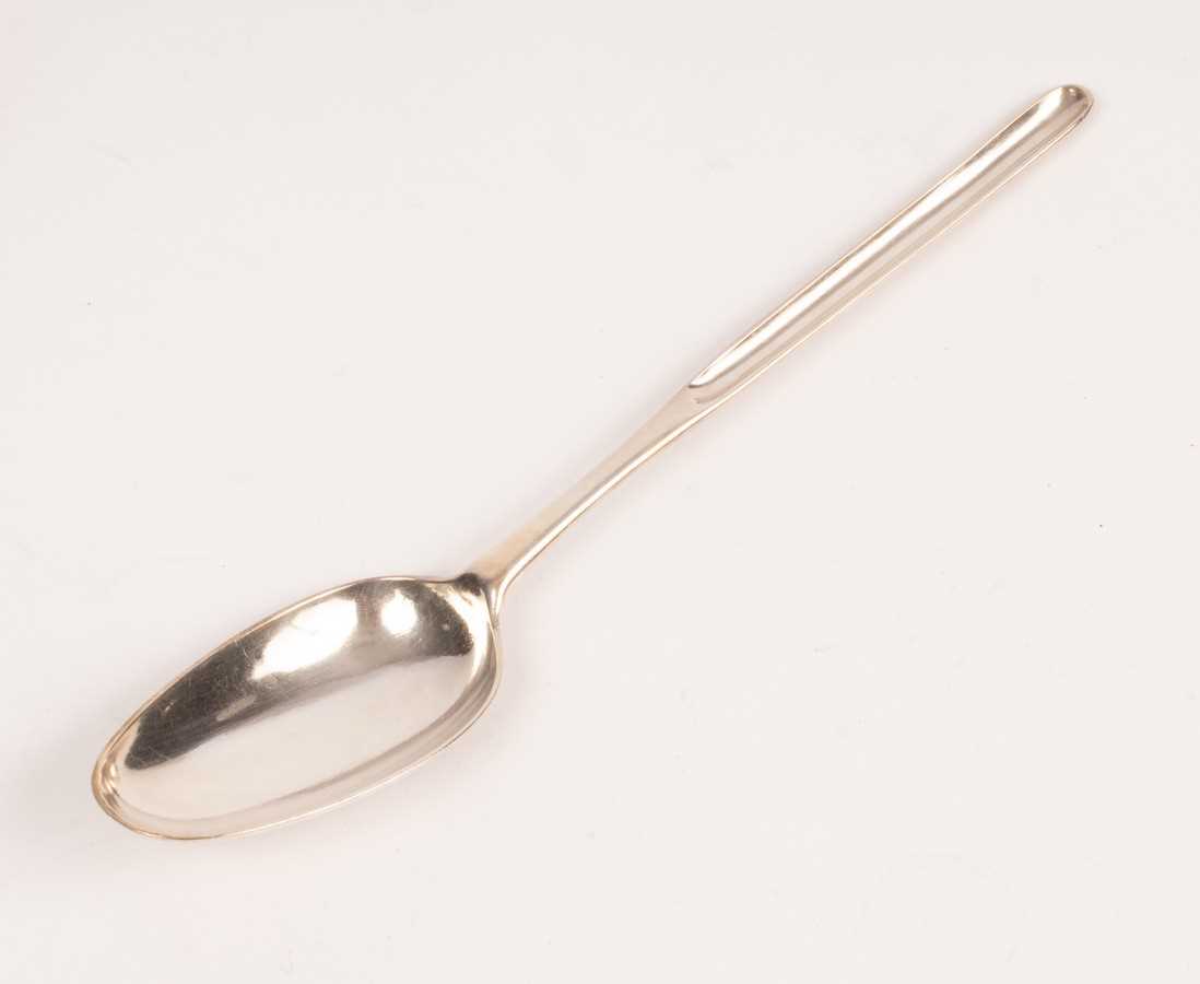 Lot 171 - A Queen Anne silver marrow spoon, 1709,